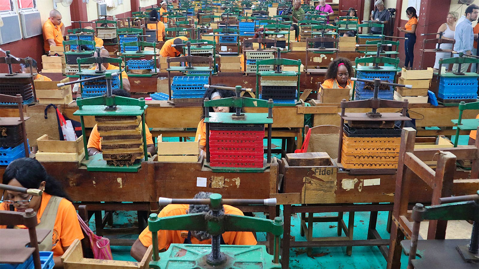 A Walking Tour of Cuba’s La Corona Factory | Cigar Aficionado
